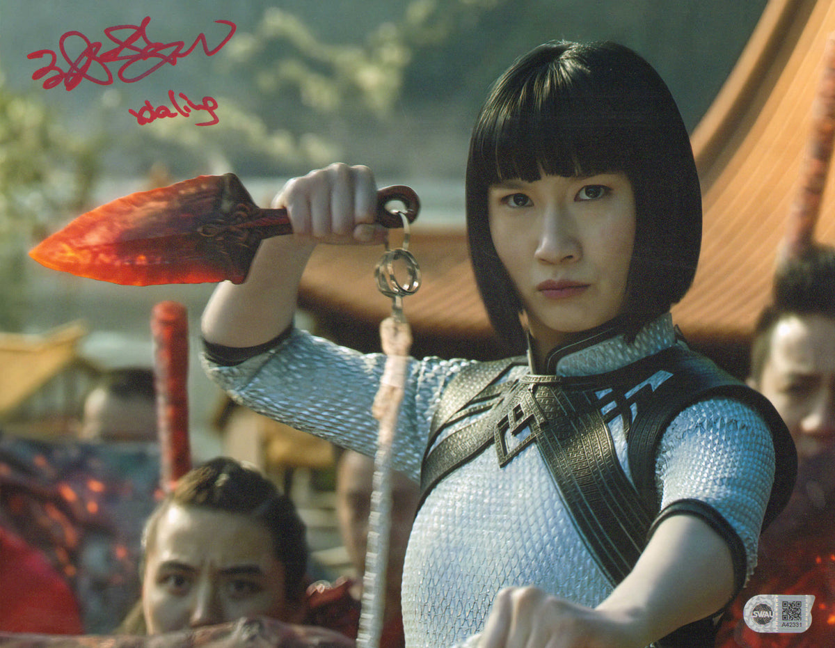 Meng'er Zhang as Xu Xialing in Shang-Chi (SWAU) Signed 11x14 Photo – SWAU Auction