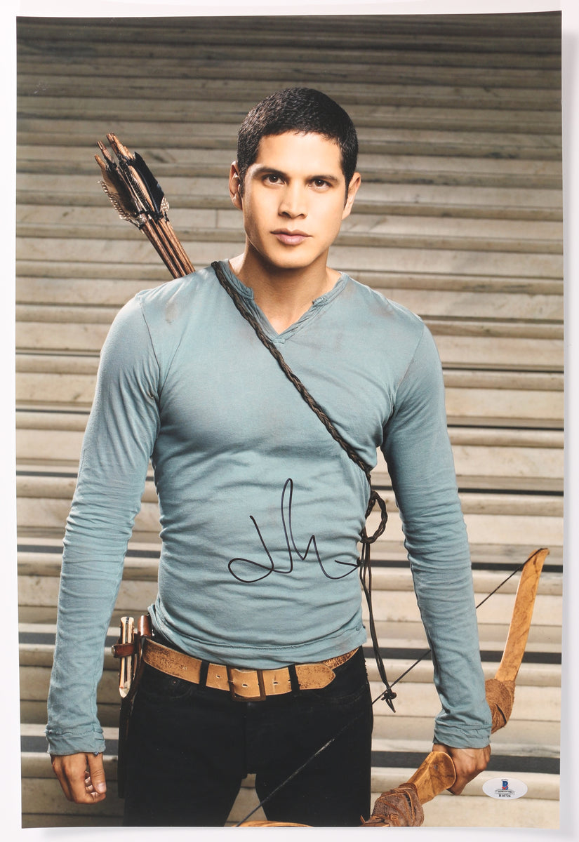 J. D. Pardo as Jason Neville / Nate Walker in Revolution (Beckett) Sig ...