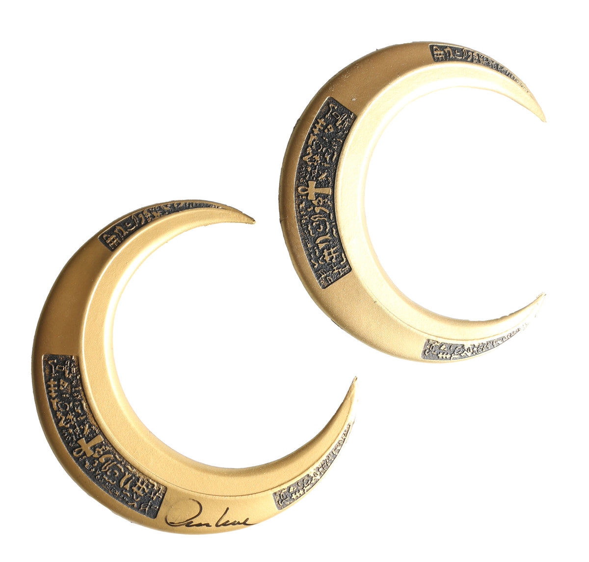 Moon Knight Prop Replica Crescent Blades (SWAU) Signed by Oscar Isaac ...