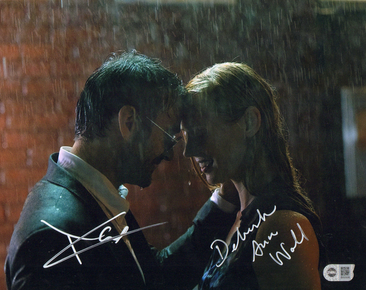 Charlie Cox as Matt Murdock & Deborah Ann Woll as Karen Page in Darede ...