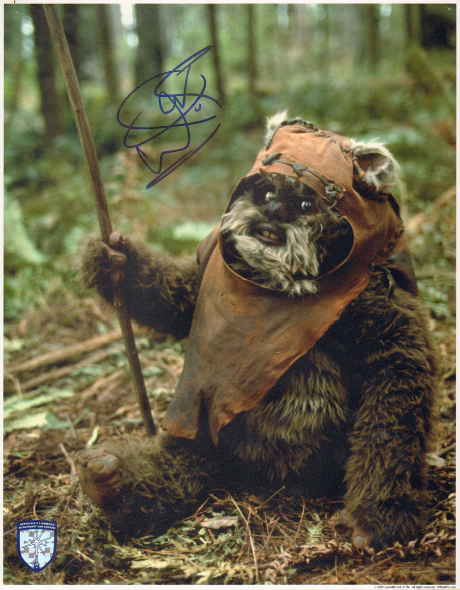Warwick Davis as Wicket the Ewok in Star Wars: Return of the Jedi (Off – SWAU Auction