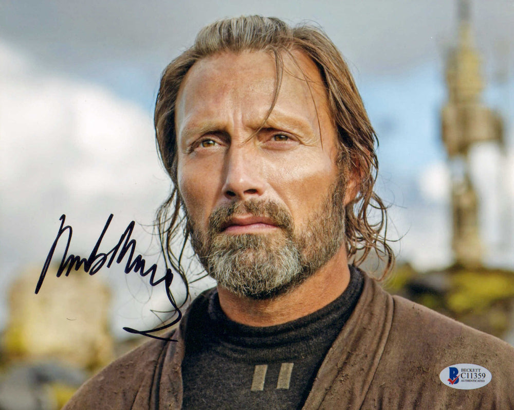 Mads Mikkelsen as Galen Erso in Rogue One: A Star Wars Story (Beckett ...