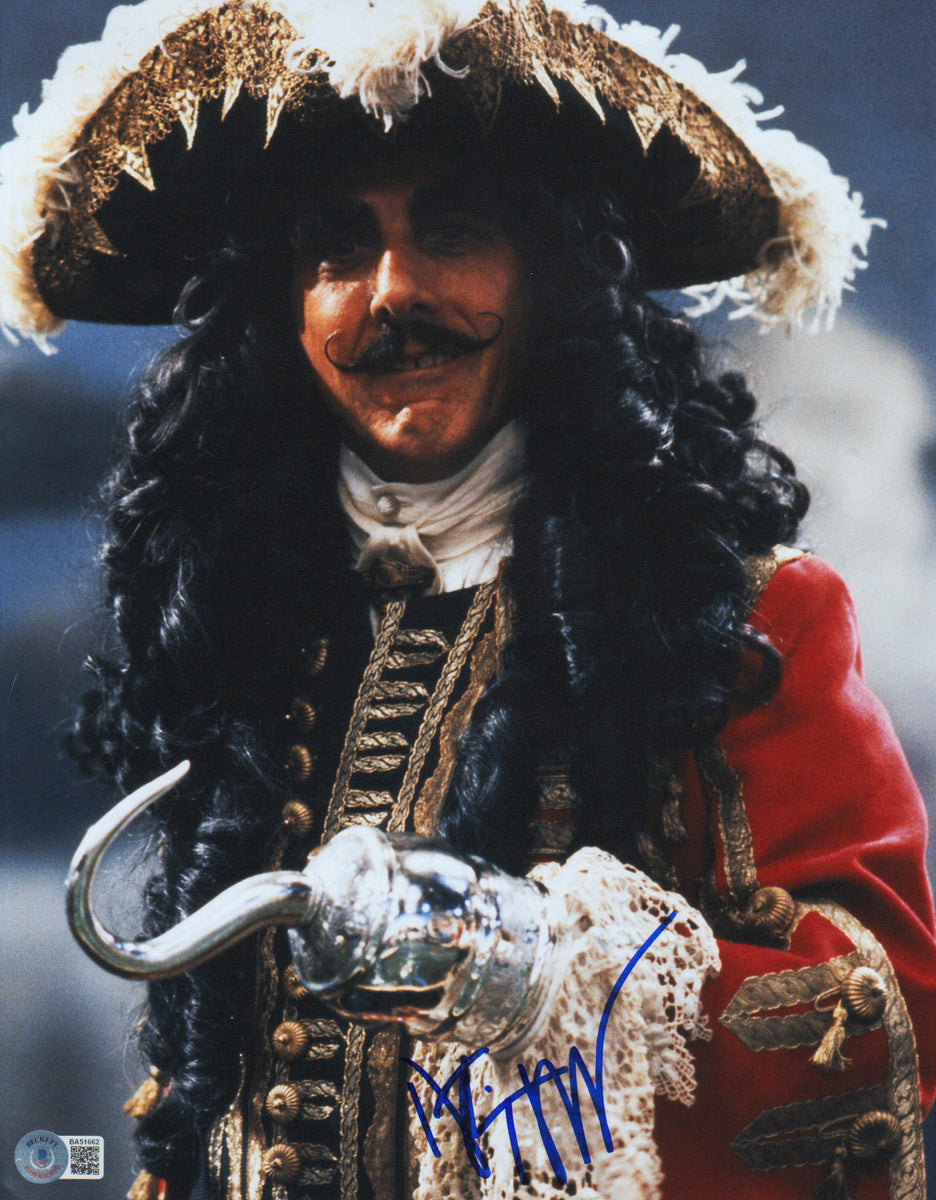 Dustin Hoffman as Captain Hook in Steven Spielberg's Hook (Beckett) Si ...