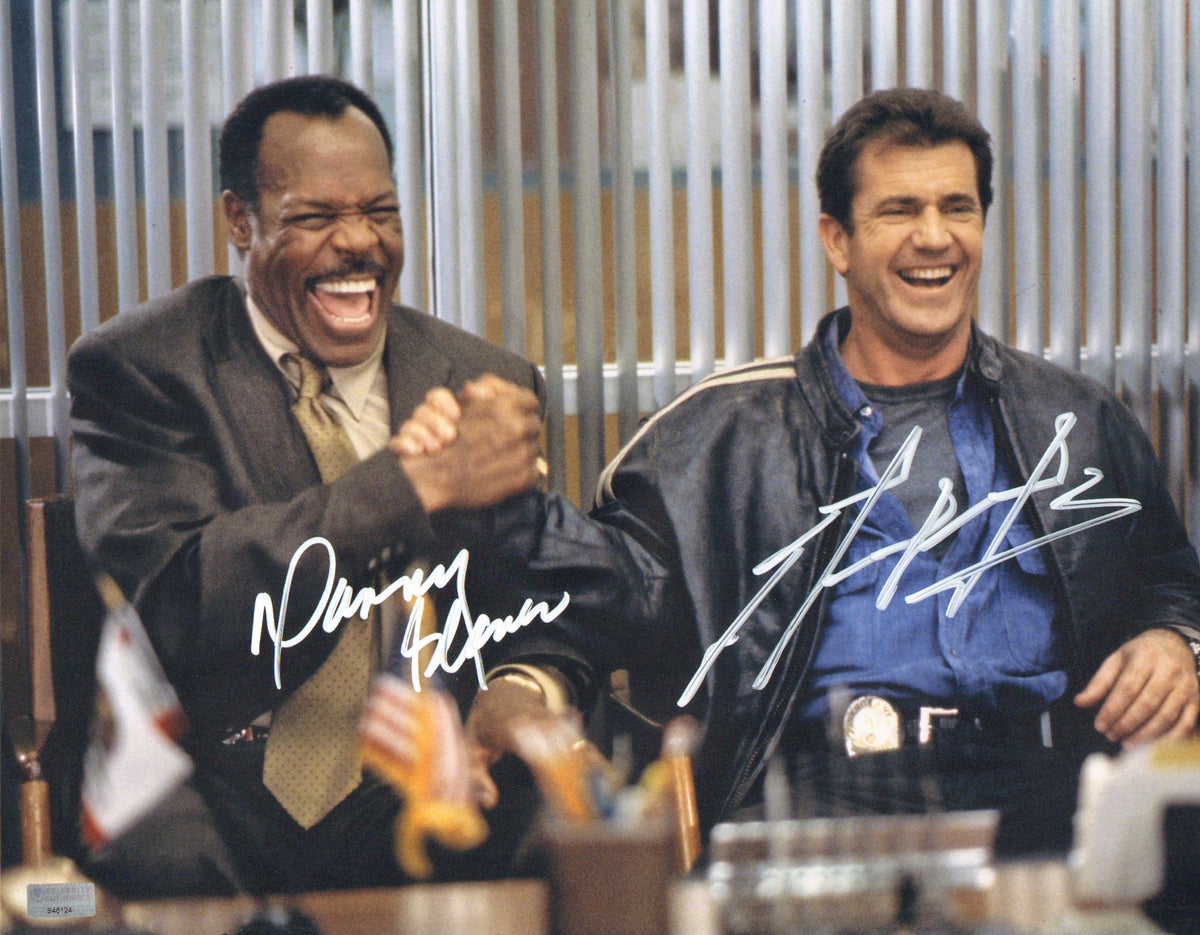 Mel Gibson as Martin Riggs & Danny Glover as Roger Murtaugh in Lethal ...