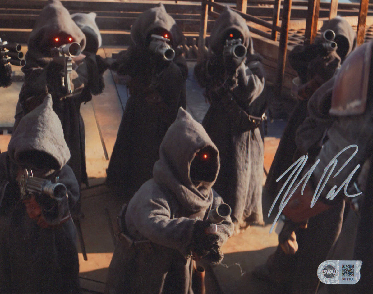Kyle Pacek as Jawa in Star Wars: The Mandalorian (SWAU) Signed 8x10 Ph ...