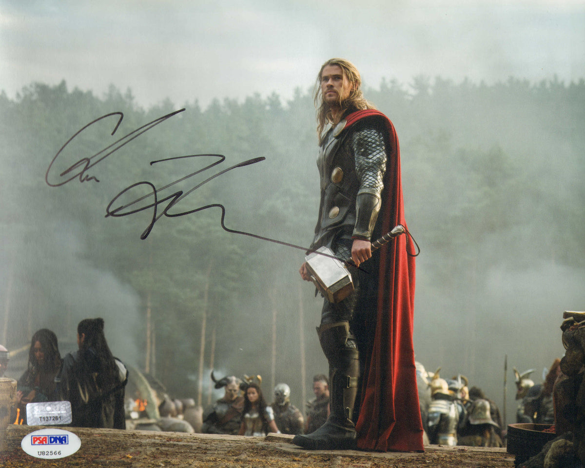 Chris Hemsworth as Thor in Thor: The Dark World (PSA) Signed 8x10 Phot ...