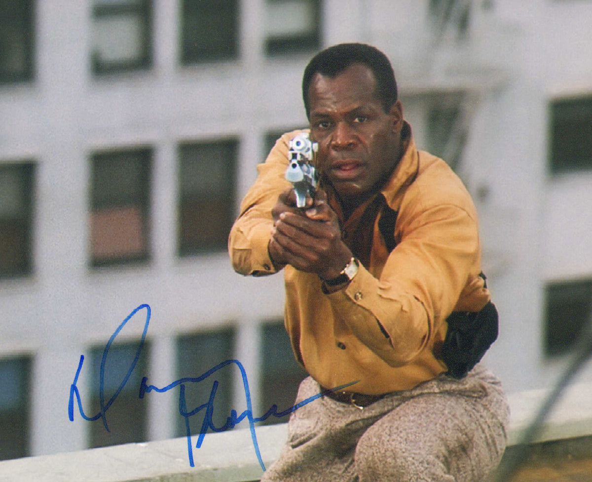 Danny Glover as Detective-Lietenant Mike Harrigan in Predator 2 Signed ...