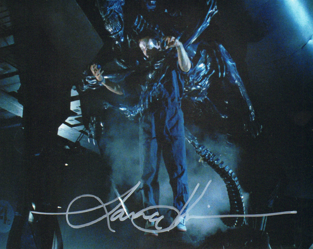 Lance Henriksen as Bishop in Aliens Signed 8x10 Photo – SWAU Auction