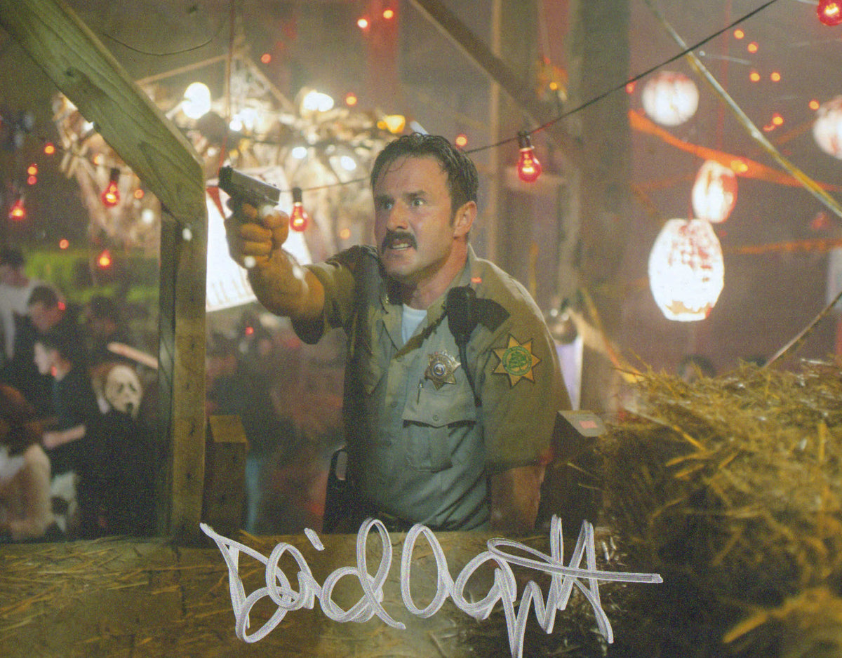 David Arquette as Dewey Riley in Scream 4 Signed 8x10 Photo – SWAU Auction
