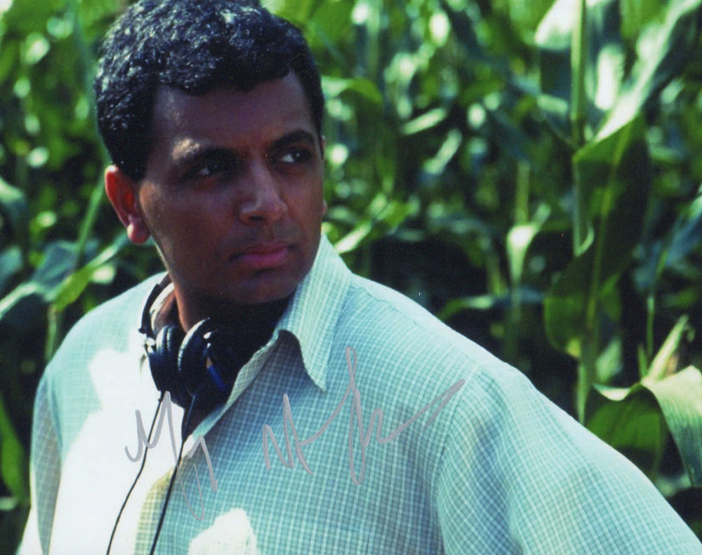 M. Night Shyamalan as Ray Reddy in Signs Signed 8x10 Photo – SWAU Auction