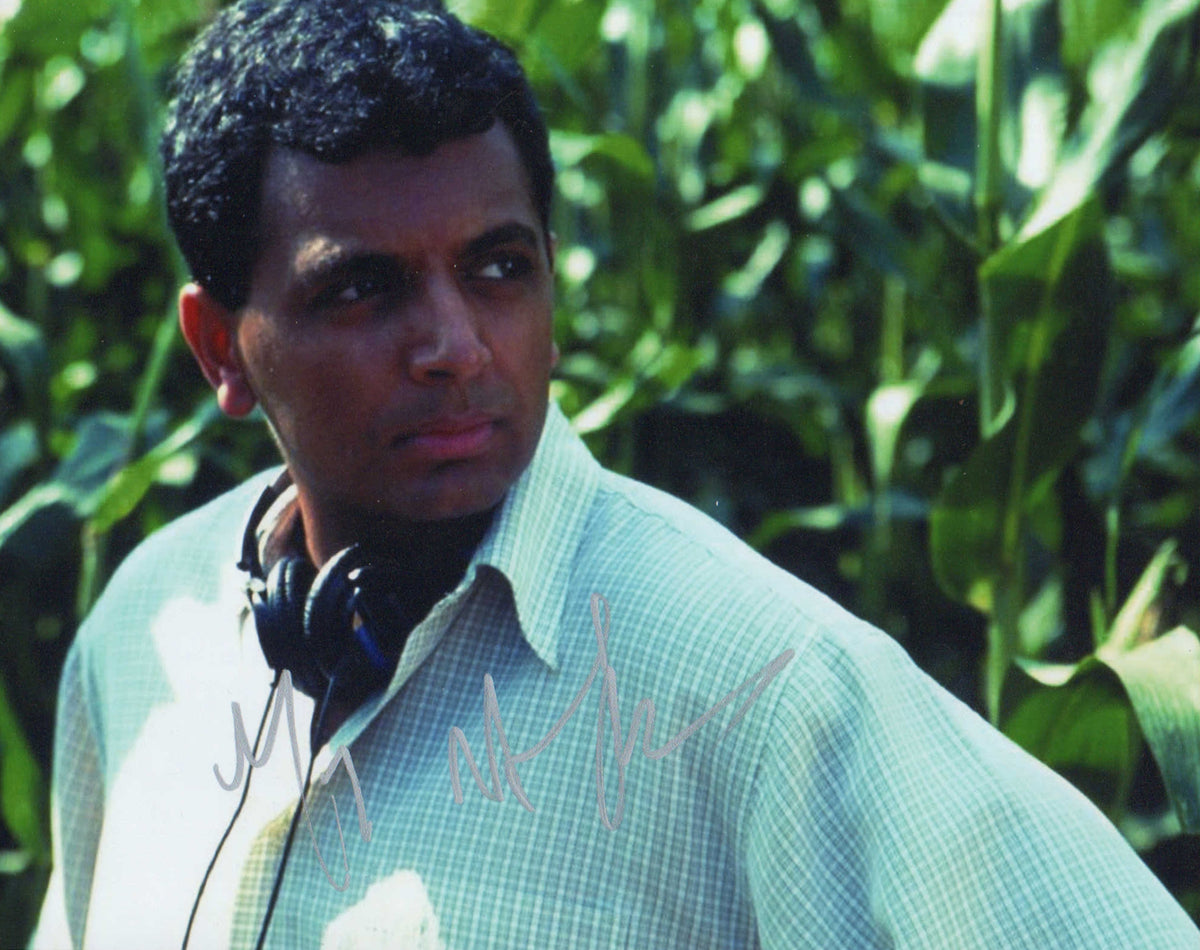M. Night Shyamalan as Ray Reddy in Signs Signed 8x10 Photo – SWAU Auction