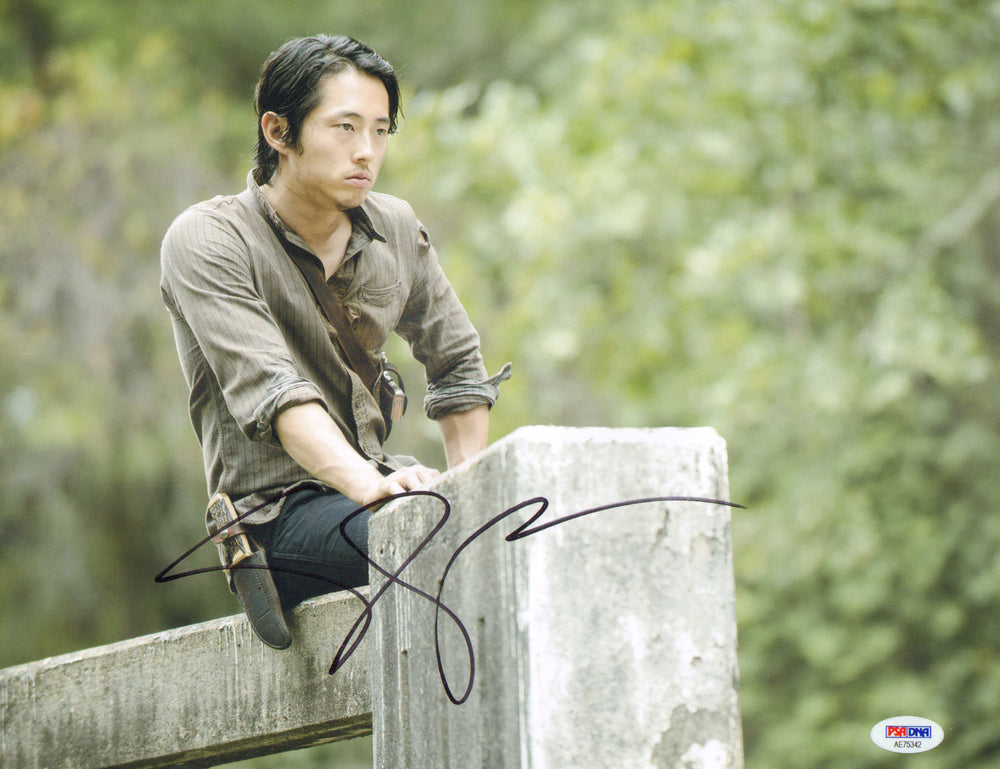Steven Yeun as Glenn Rhee in The Walking Dead (PSA) Signed 11x14 Photo ...