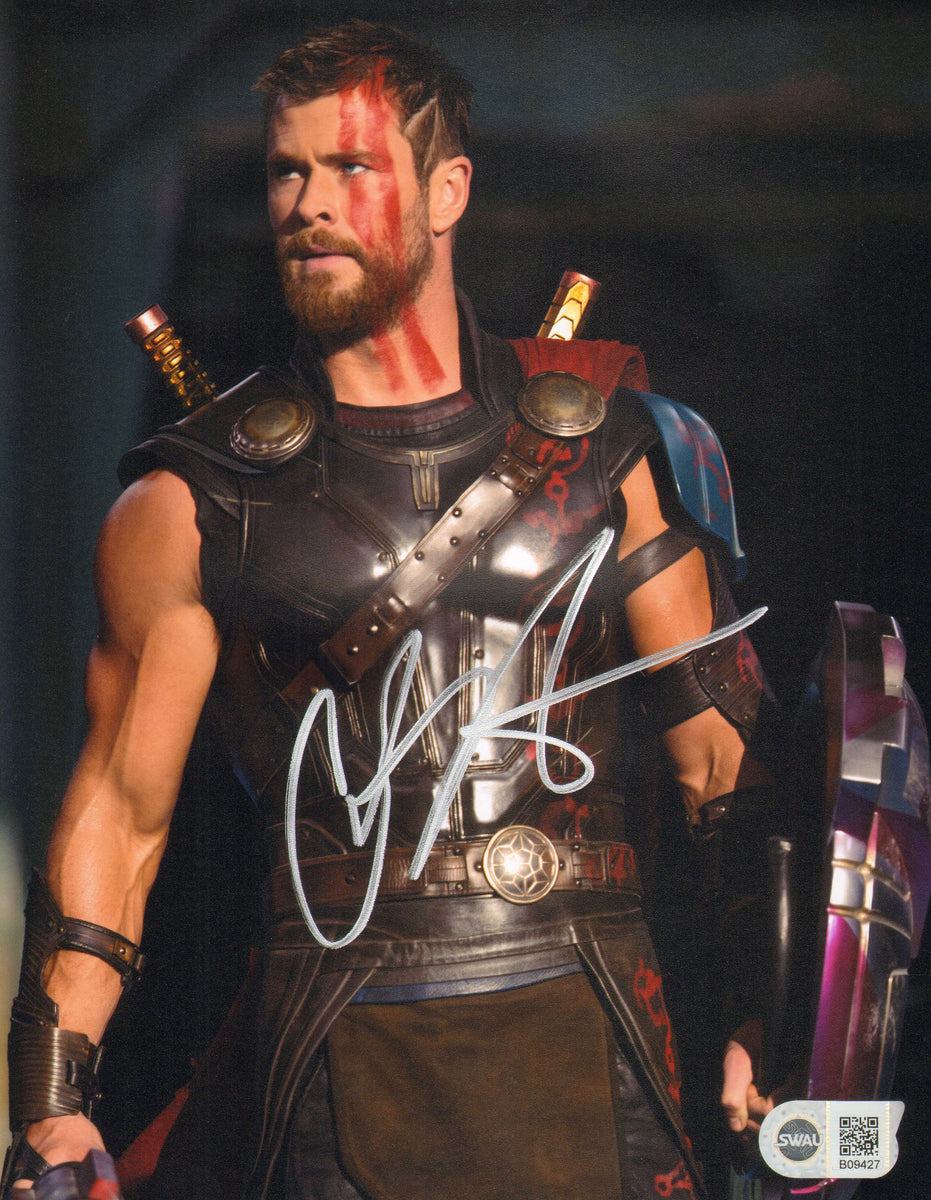 Chris Hemsworth as Thor in Thor: Ragnarok (SWAU) Signed 8x10 Photo ...