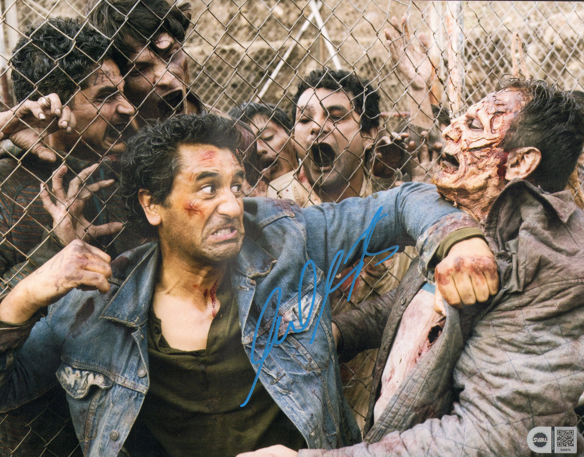 Cliff Curtis as Travis Manawa in Fear the Walking Dead (SWAU) Signed 1 ...