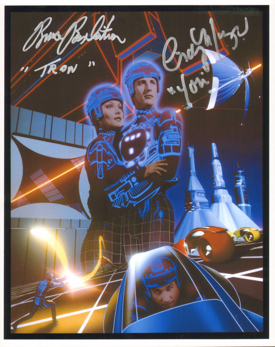 Bruce Boxleitner as Tron/Alan Bradley & Cindy Morgan as Lora Baines/Yo ...