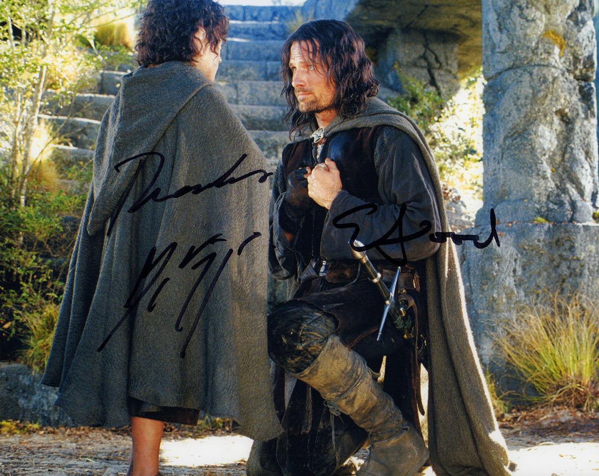 Viggo Mortensen as Aragorn & Elijah Wood as Frodo in The Lord of the R ...